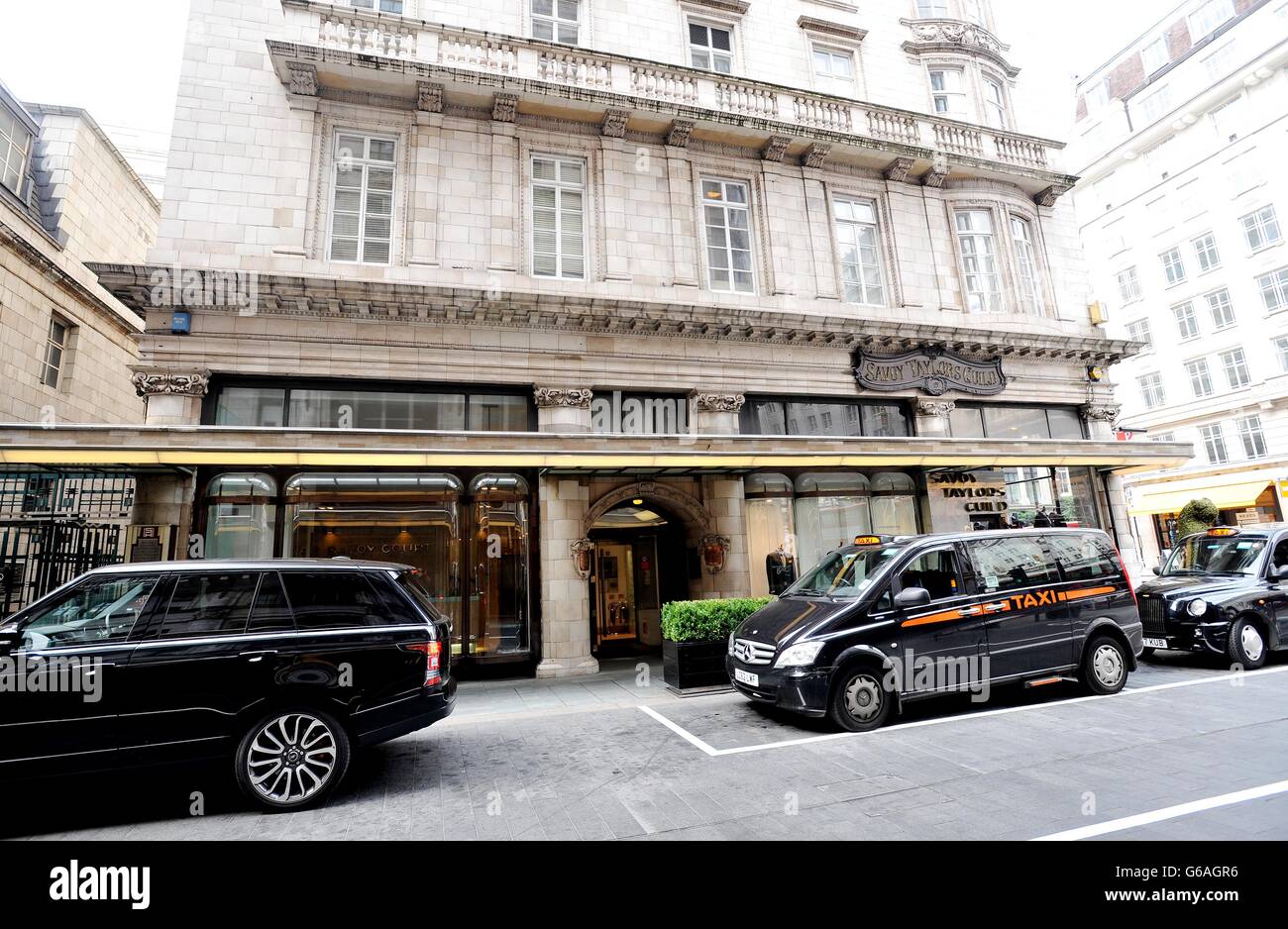 Located on 1st floor 2 savoy court hi-res stock photography and images ...