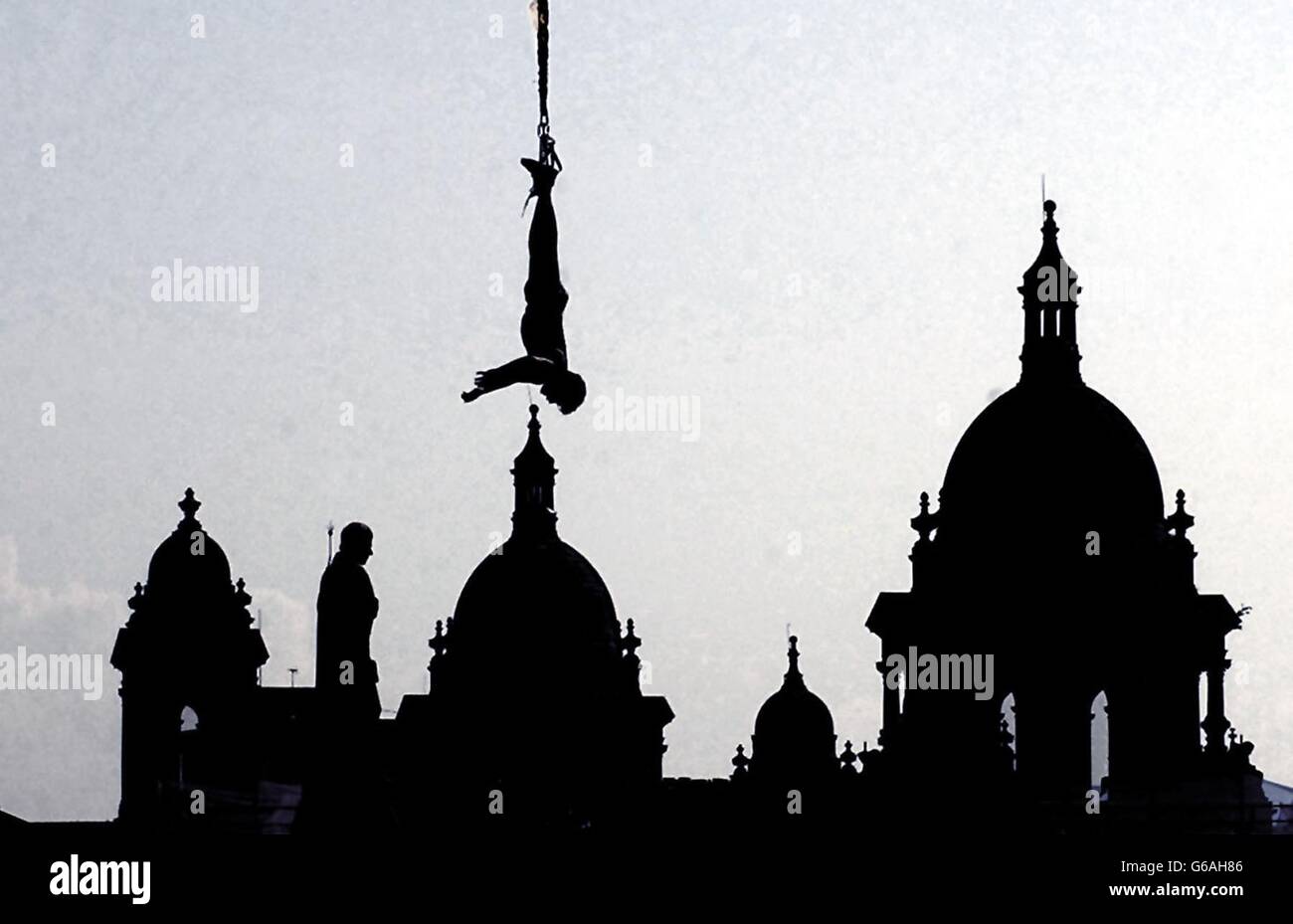 Escapology world record bizarre silhouette hi-res stock photography and ...