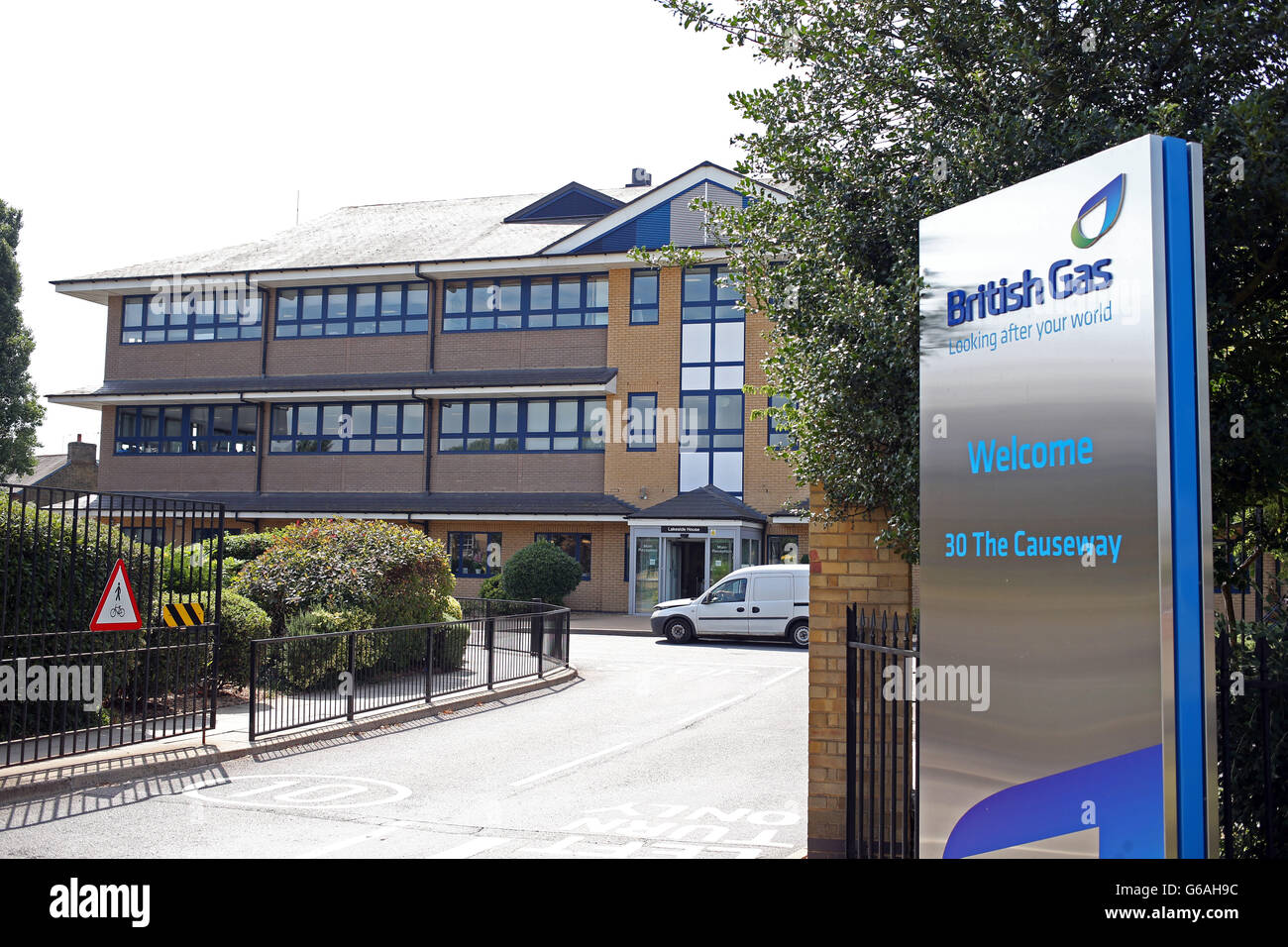 British gas building in staines upon thames hi-res stock photography ...