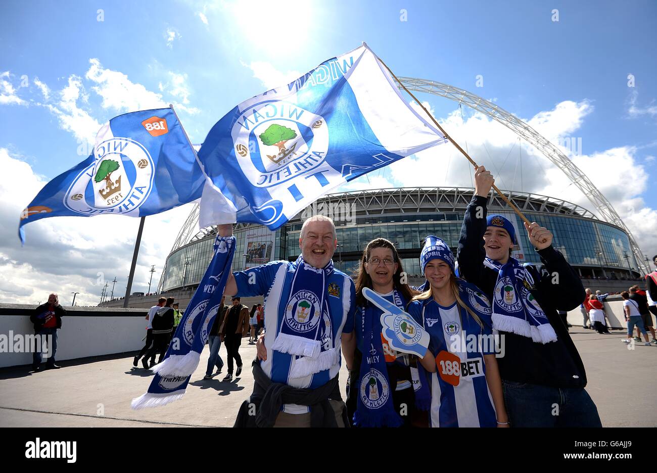 Community shield wembley view hi-res stock photography and images - Alamy