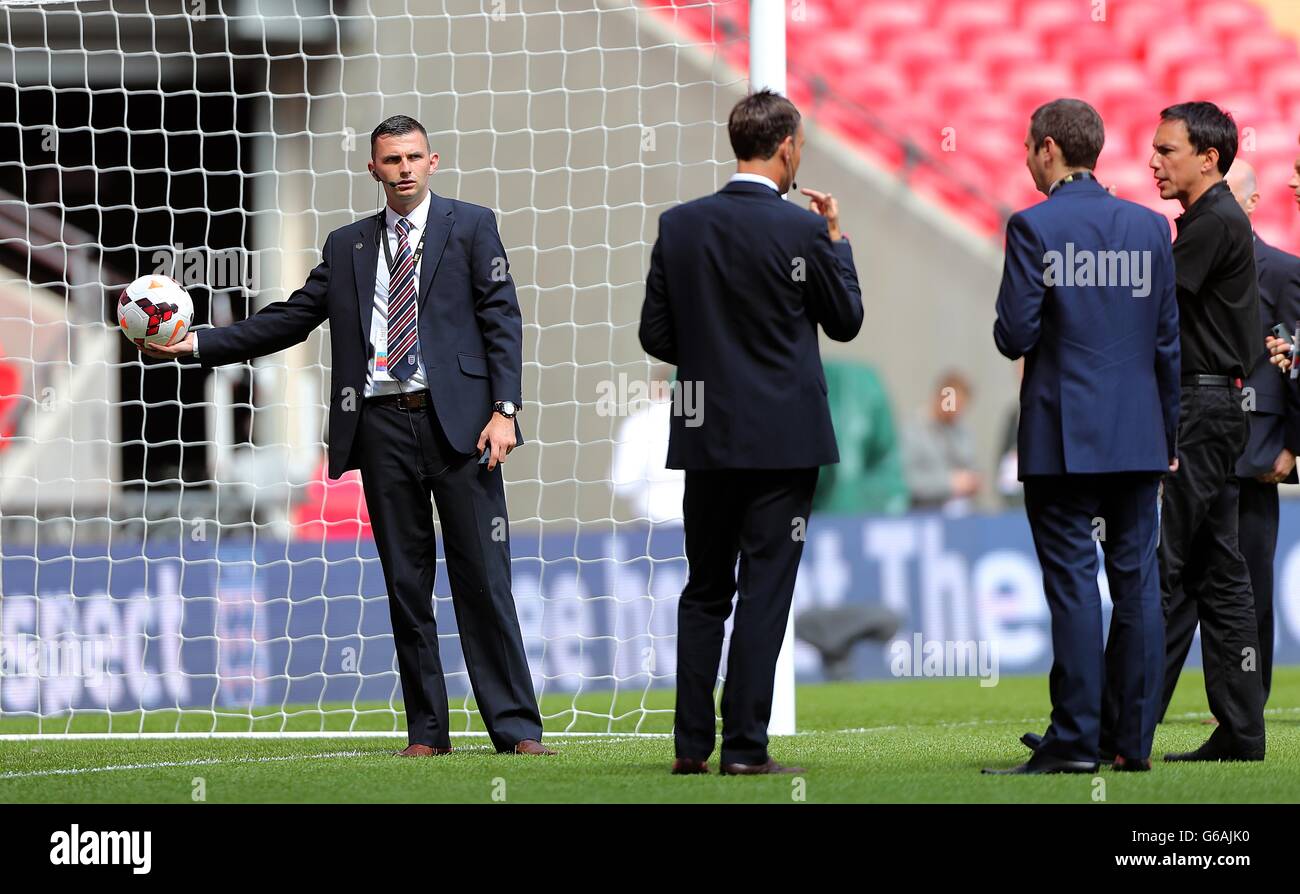 Fourth official michael oliver hi-res stock photography and images - Alamy
