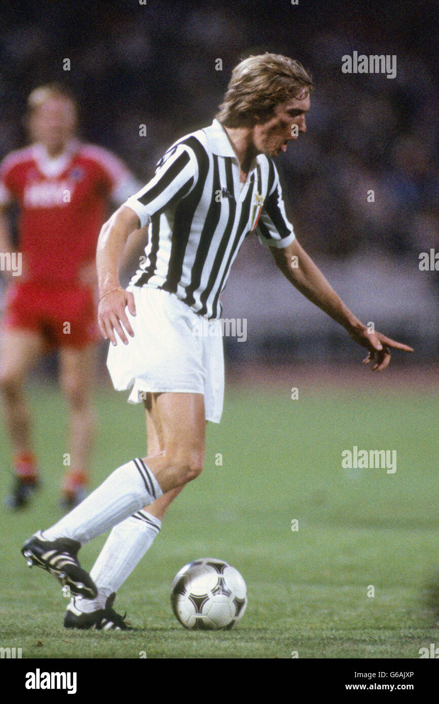 Soccer - European Cup - Final - SV Hamburg v Juventus - Olympic Stadium ...