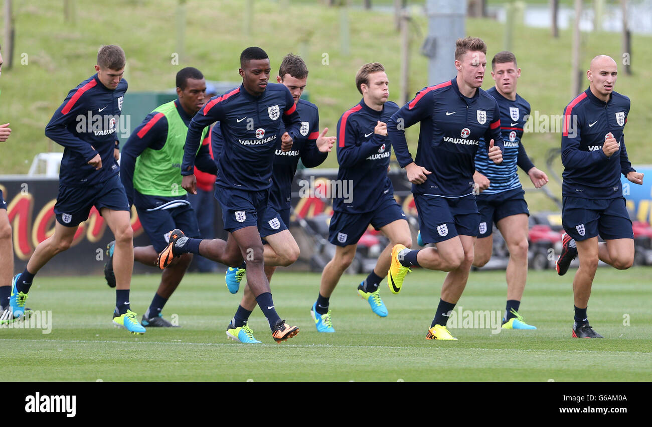England's Andre Wisdom, Tom Thorpe and Jonjo Shevley (front left to ...