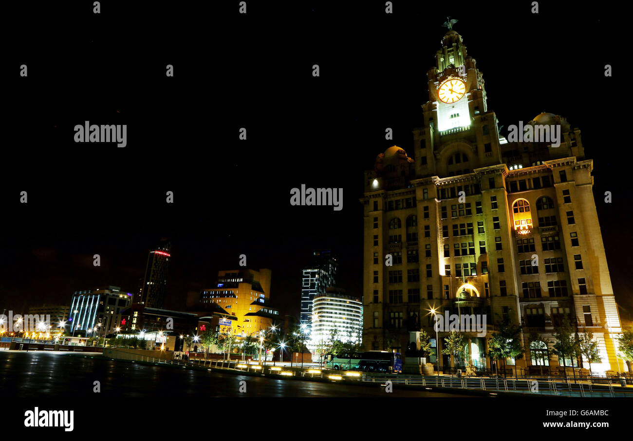 Liverpool at night Stock Photo - Alamy