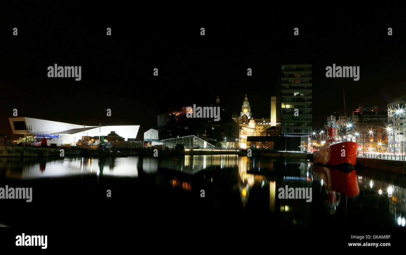 Liverpool at night Stock Photo - Alamy