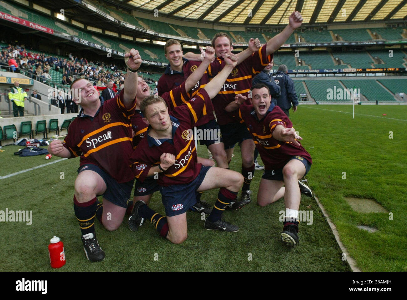 Comfortably hi-res stock photography and images - Alamy