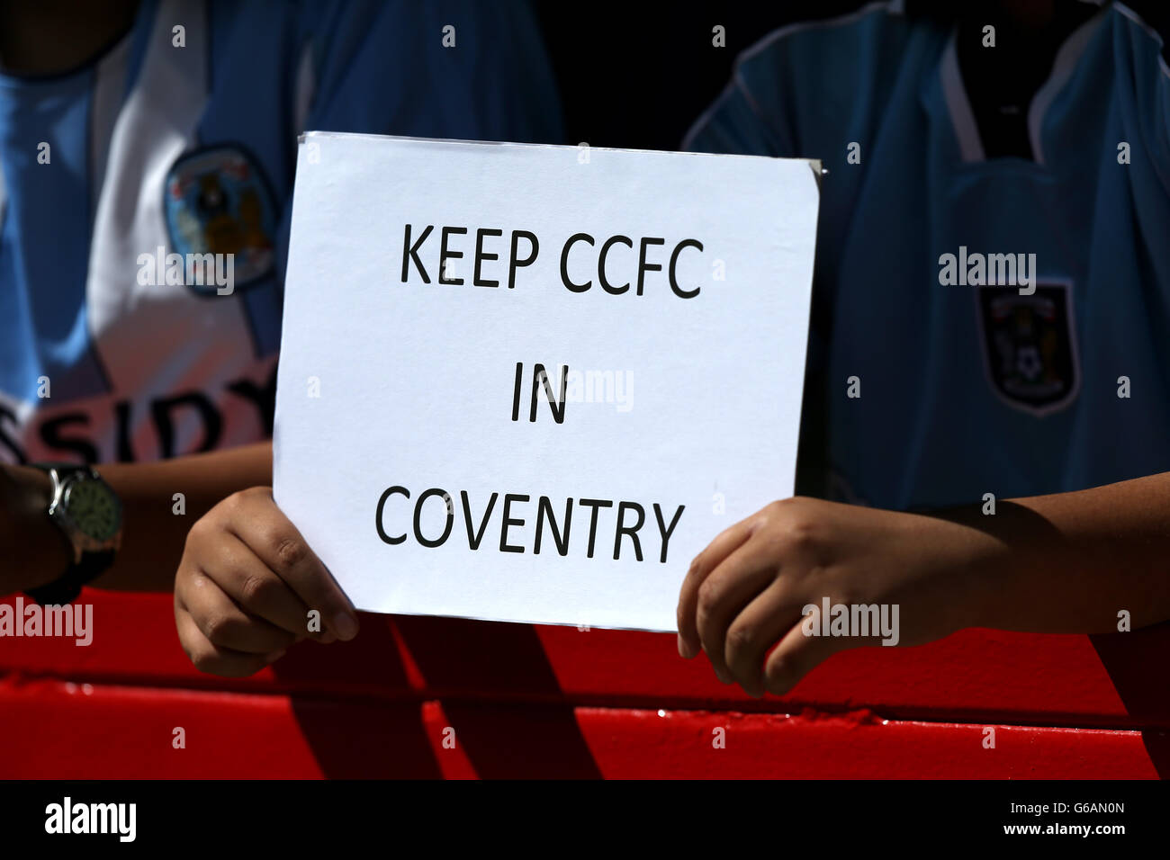 Football protest signs hi-res stock photography and images - Alamy