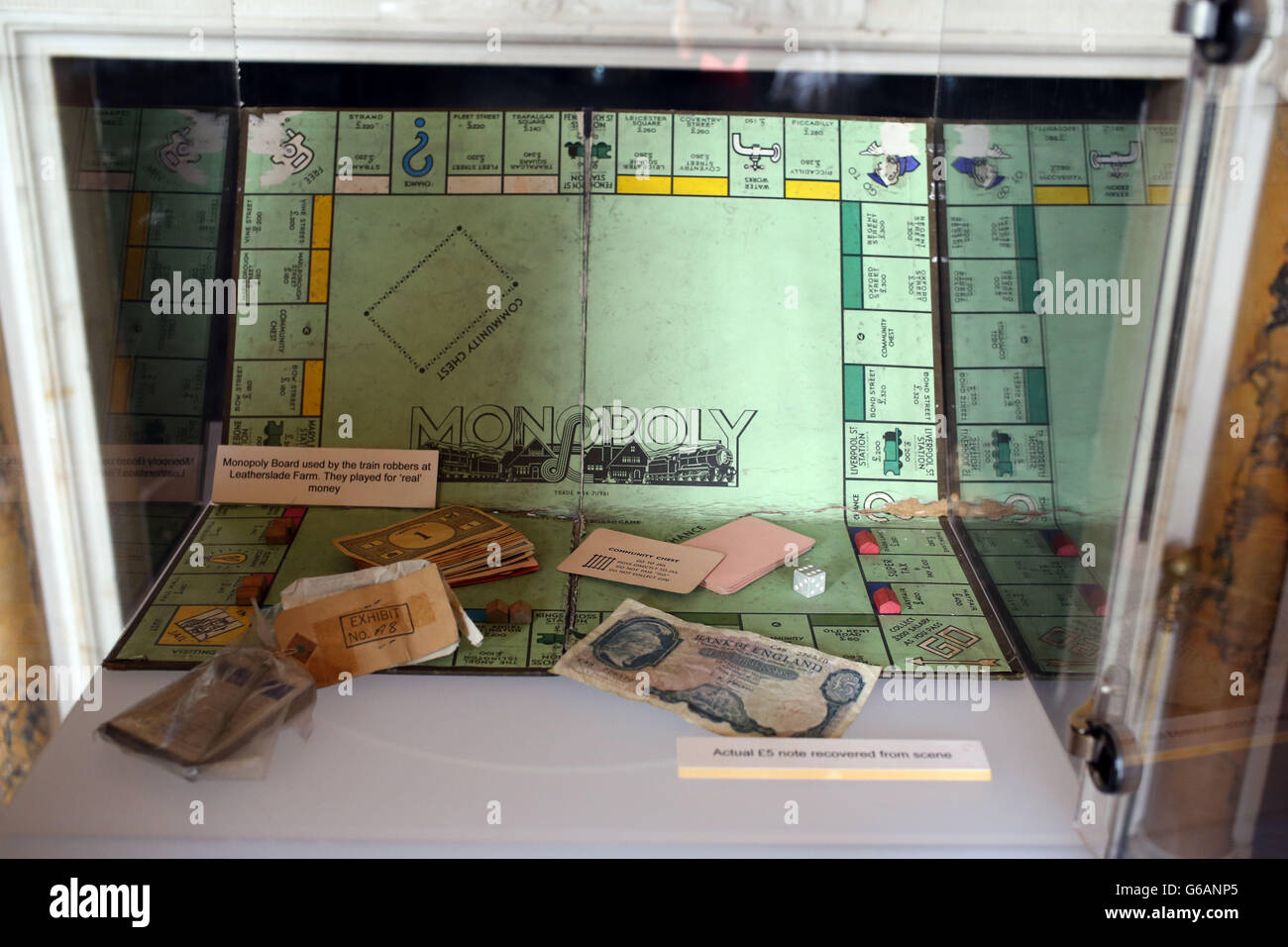 Investigation board police hi-res stock photography and images - Alamy