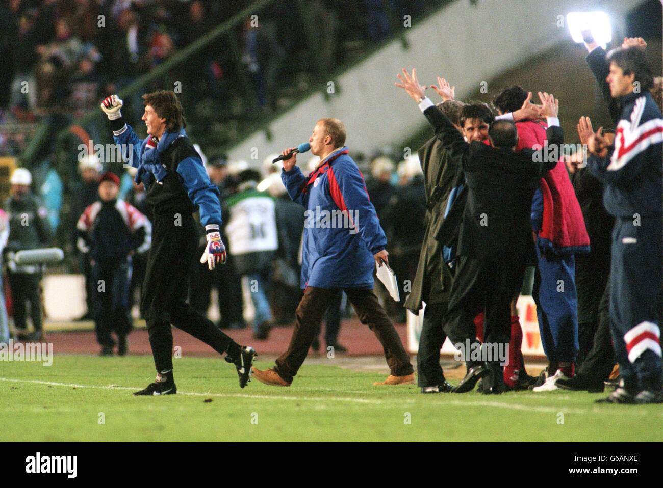 UEFA 1996 EUROPEAN CUP WINNERS CUP FINAL - PARIS ST GERMAIN v RAPID ...