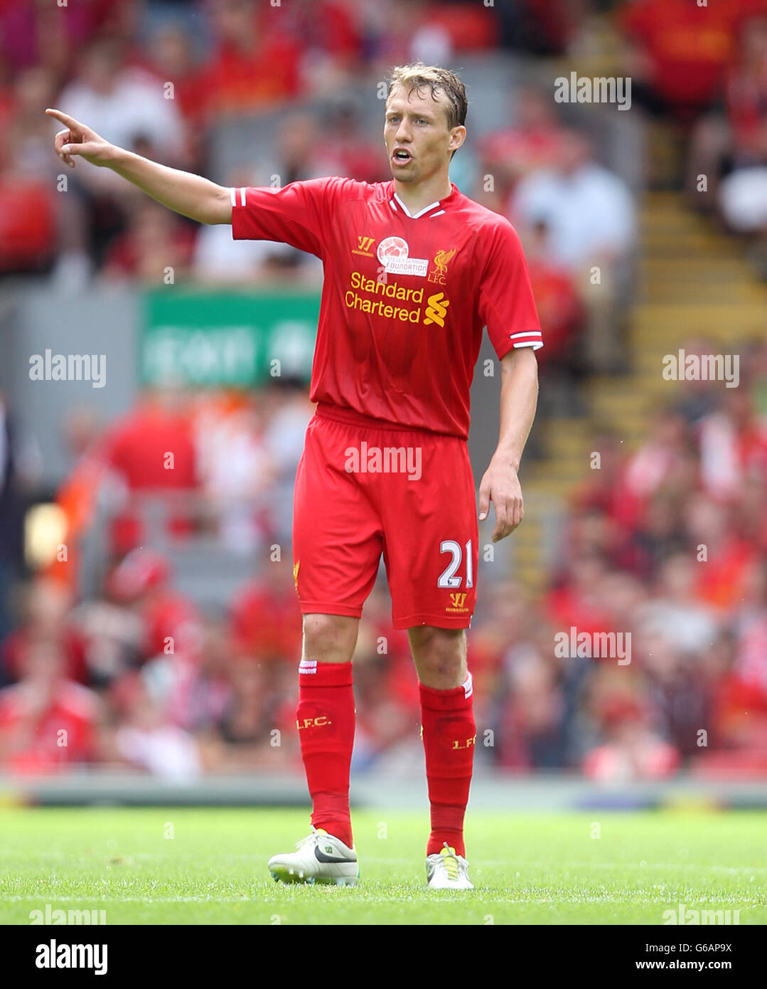 Full length steven gerrard lucas leiva hi-res stock photography and ...