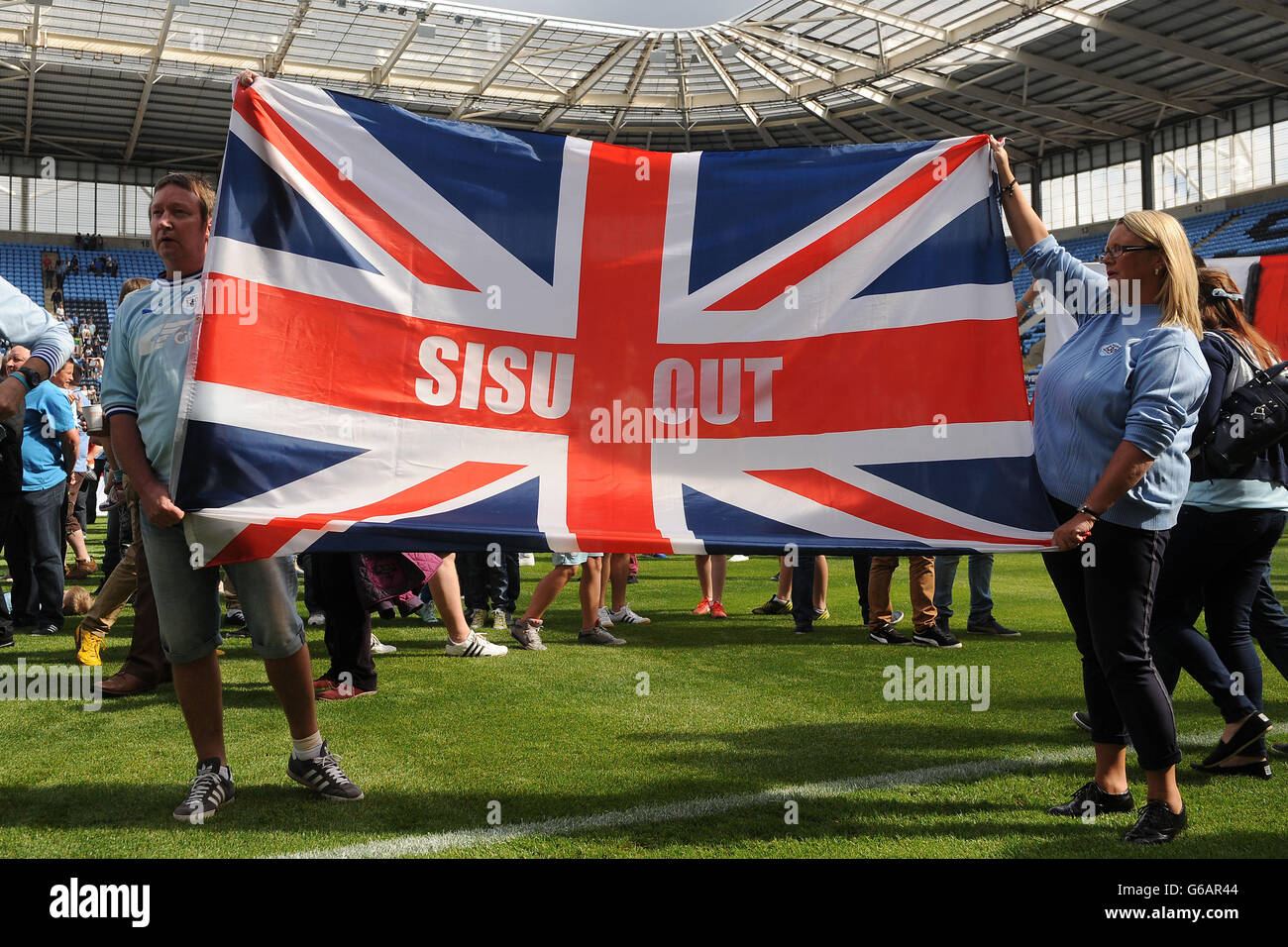 Legends charity match hi-res stock photography and images - Alamy