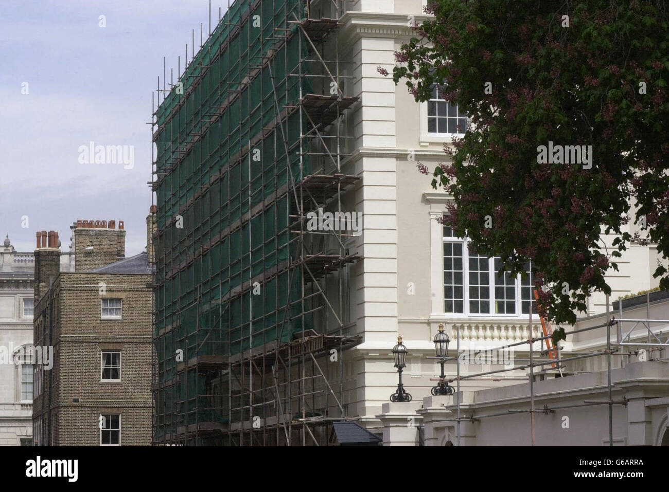 Queen mother clarence house interior hi-res stock photography and ...
