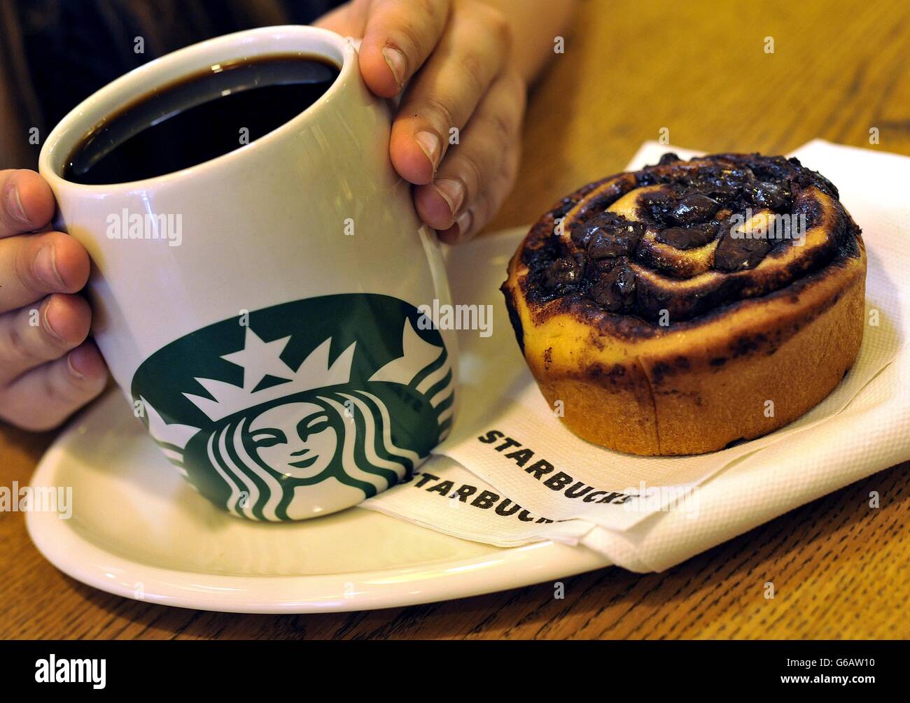 A starbucks coffee danish pastry starbucks hi-res stock photography and ...