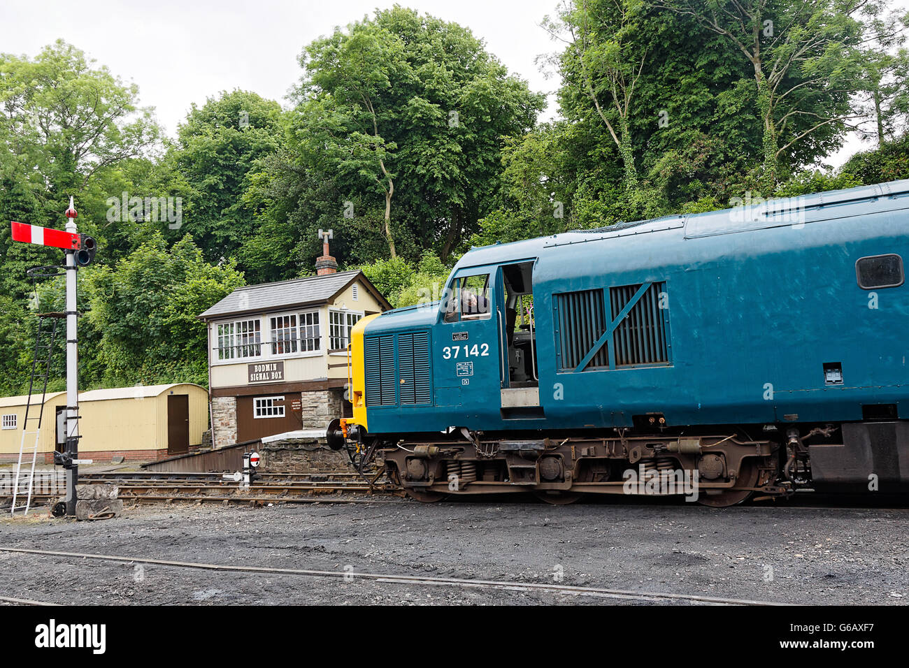 Vintage English Electric Class 37 Railway Engine 12CSVT at Bodmin ...