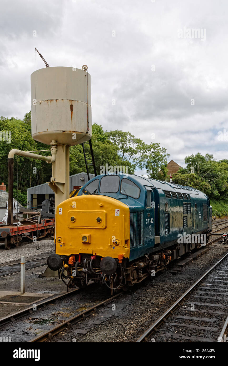 Vintage English Electric Class 37 Railway Engine 12CSVT at Bodmin ...