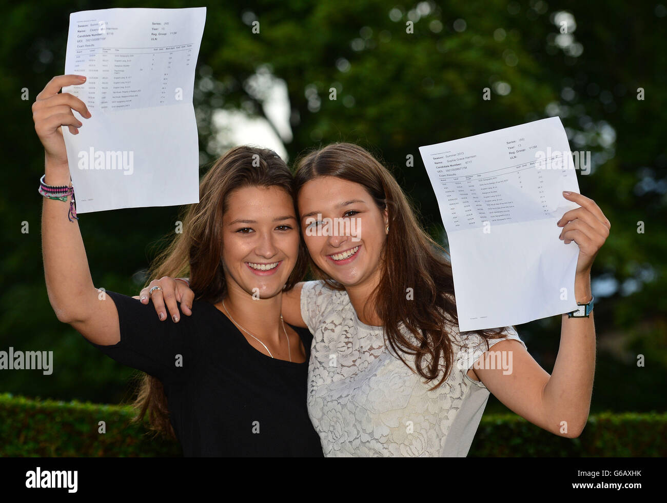 Identical twins eleanor left and sophie harrison hi-res stock ...