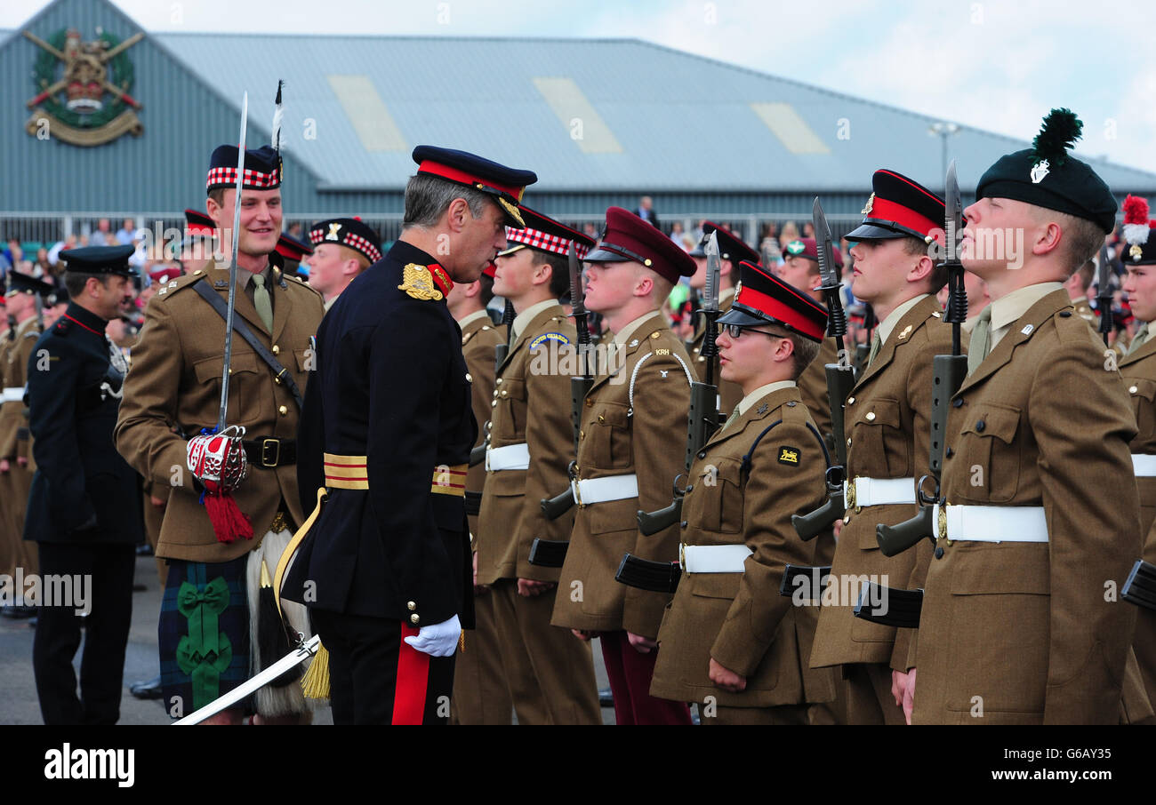 Army graduation parade Stock Photo - Alamy