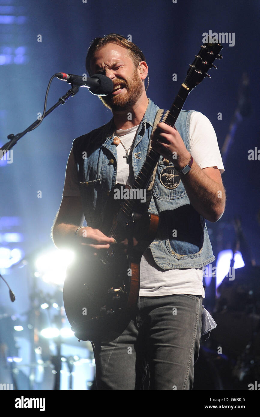 Kings Of Leon Lead Singer Wife at Jackie Proctor blog