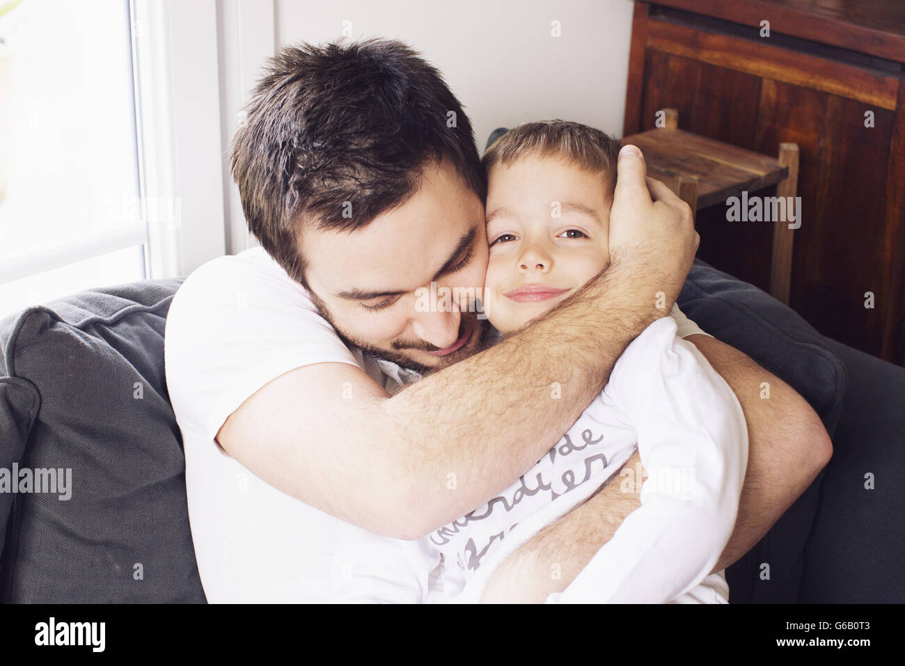 Father hugging child hi-res stock photography and images - Alamy