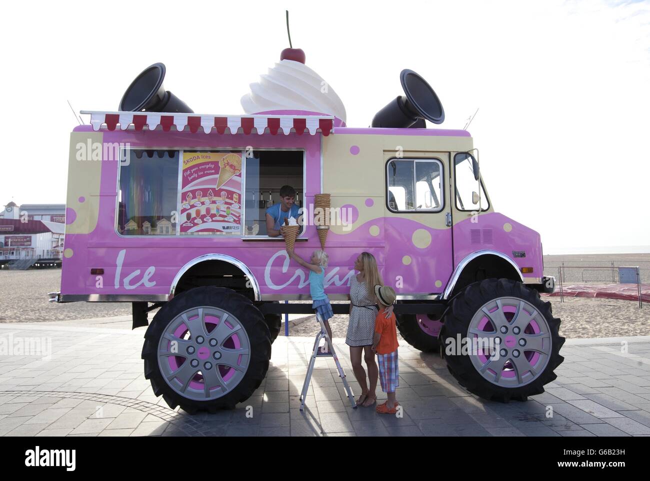 Old tv advert hi-res stock photography and images - Alamy