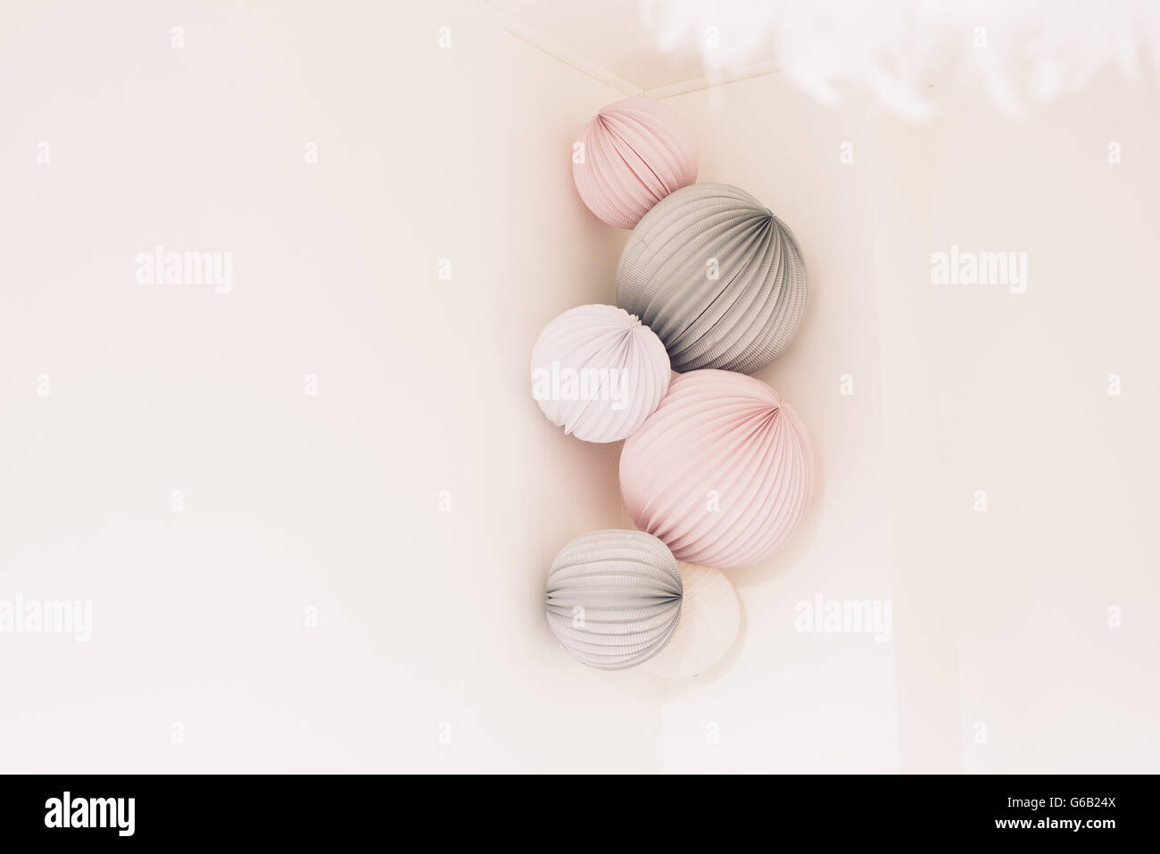Paper corner decorations hi-res stock photography and images - Alamy