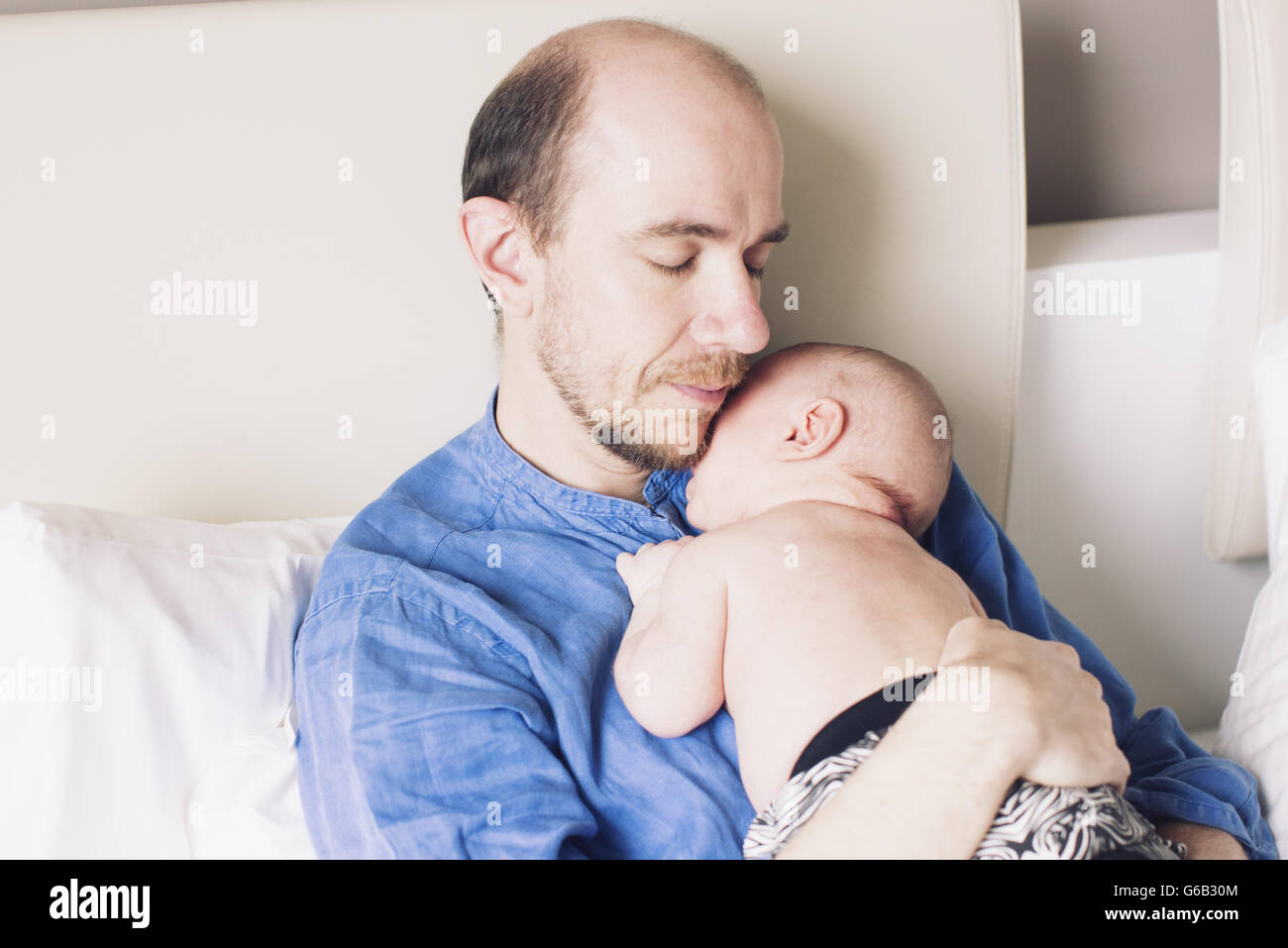 Baby napping on father's chest Stock Photo - Alamy