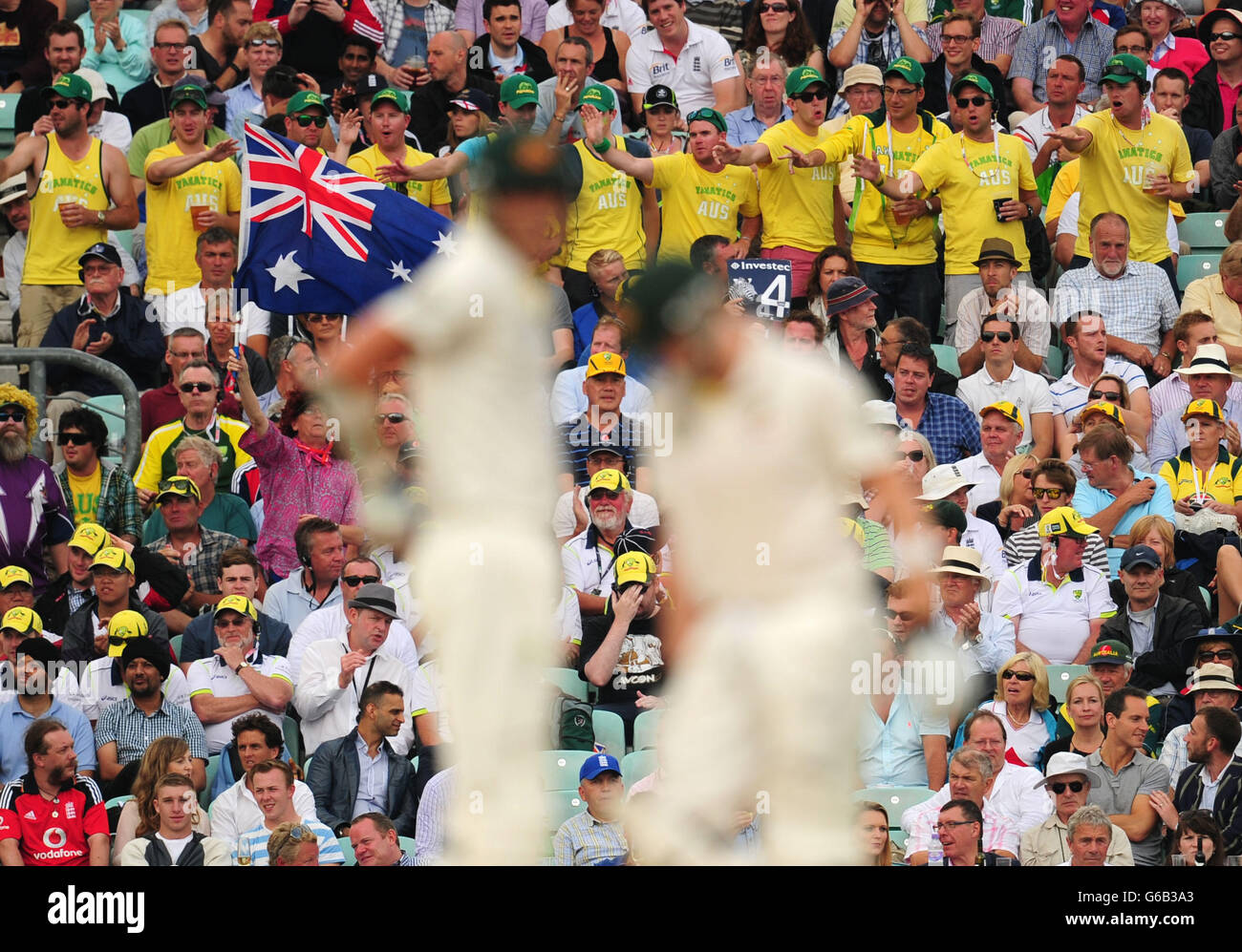 Australian cricket fans hi-res stock photography and images - Alamy