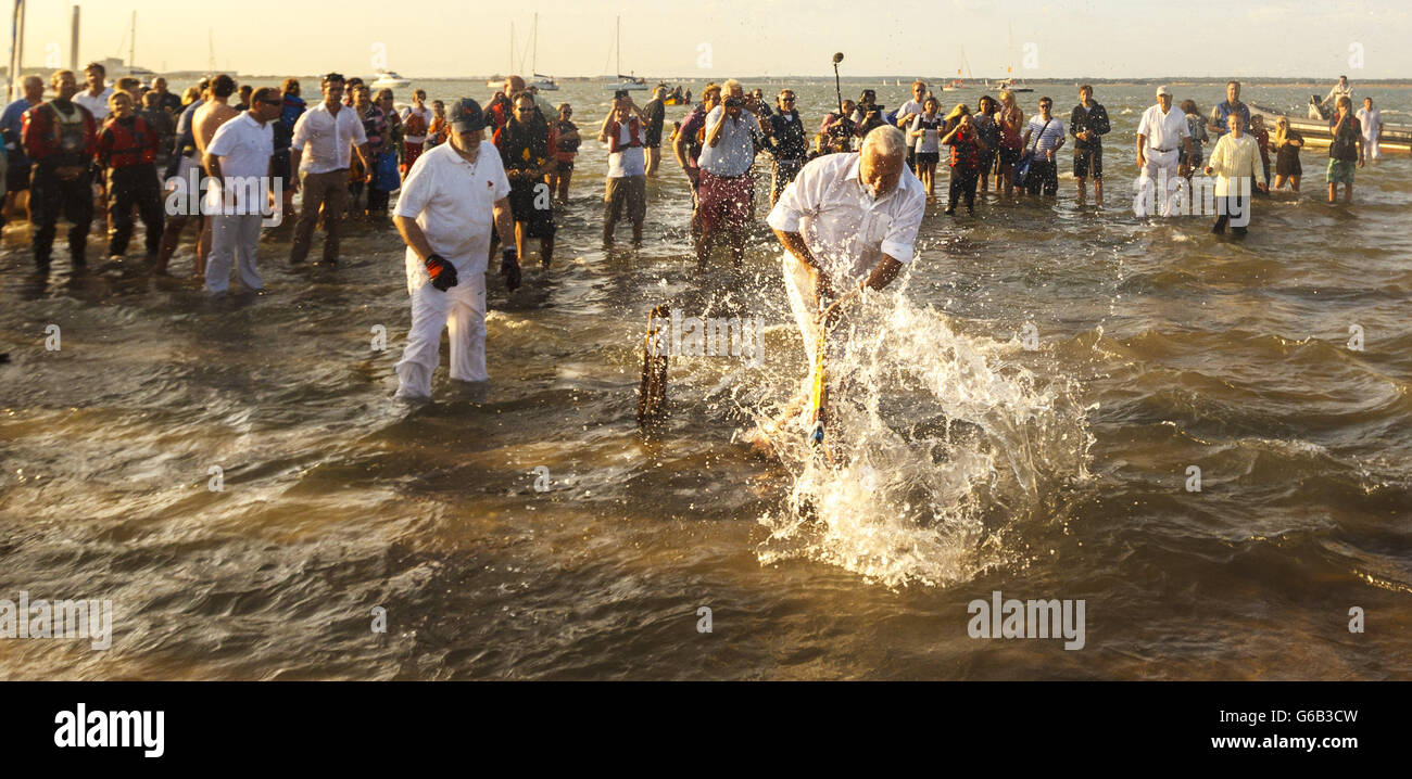 Annual bramble bank cricket match in the sea hi-res stock photography ...