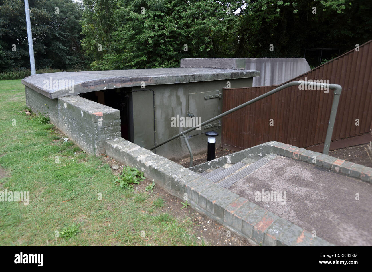News defence bunker hi-res stock photography and images - Alamy
