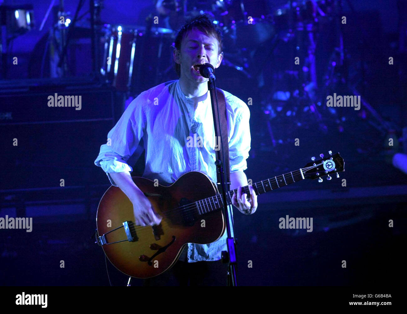 Radiohead frontman hi-res stock photography and images - Alamy