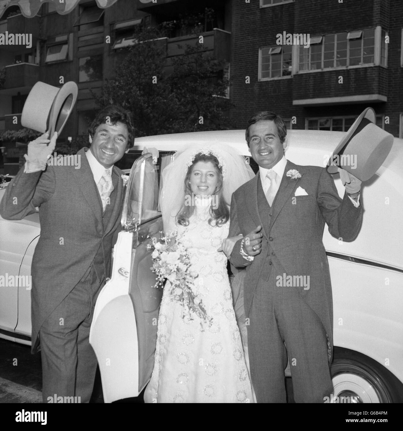 Entertainment - Mike and Bernie Winters - London Stock Photo - Alamy