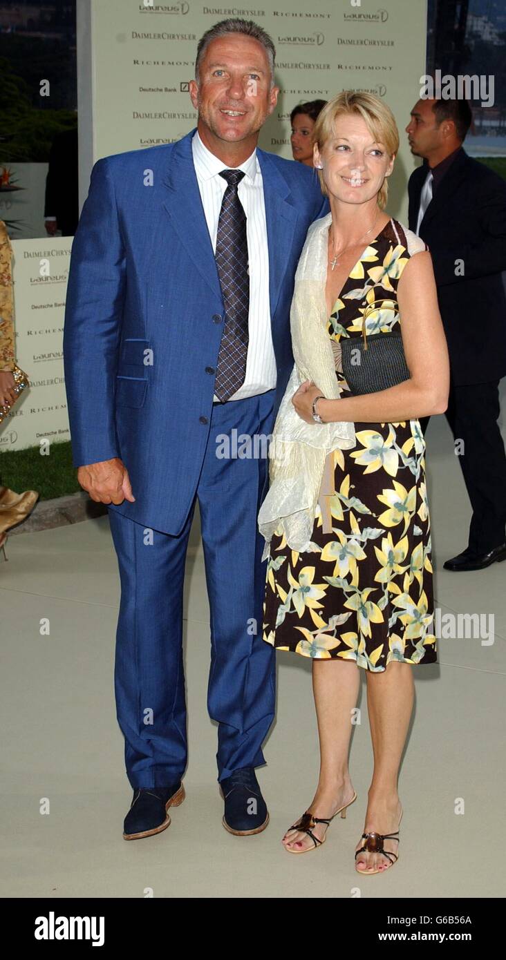 Cricket celebrity blue suit ian botham hi-res stock photography and ...