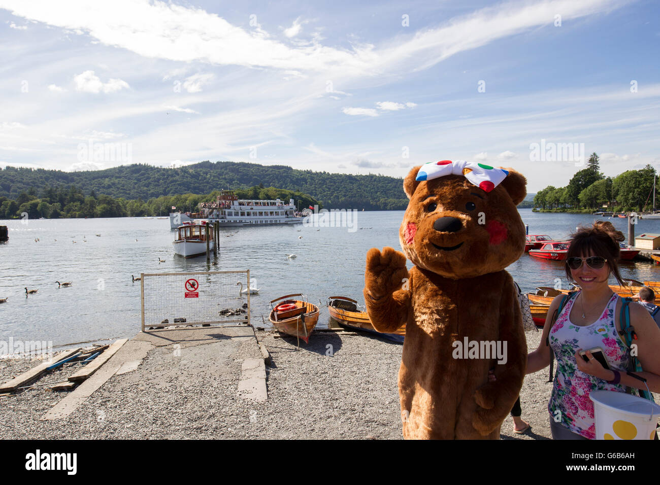 Pudsey bear children in need hi-res stock photography and images - Alamy