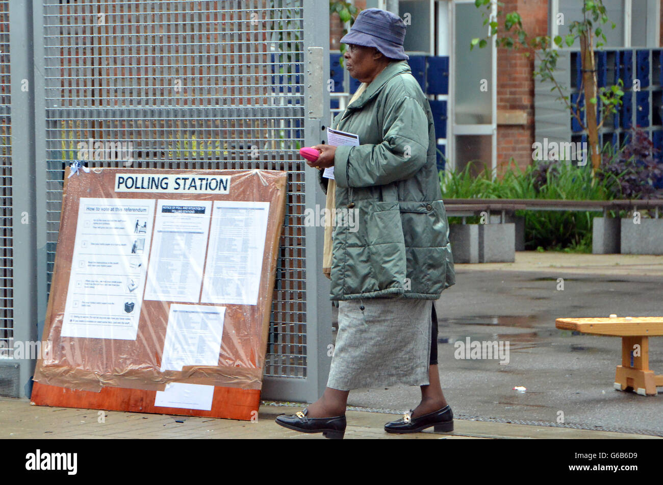 Voter with umbrella hi-res stock photography and images - Alamy