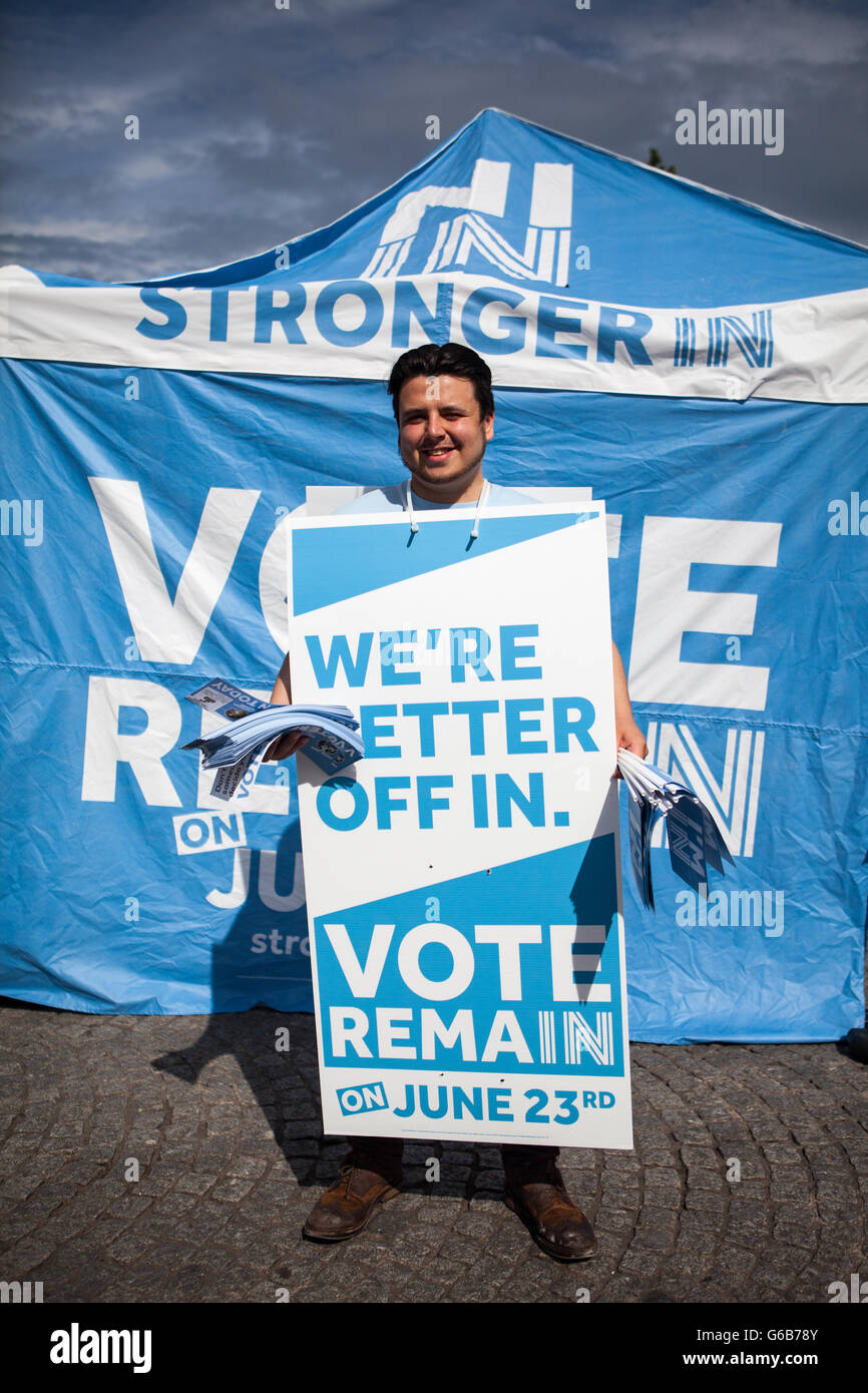 Labour conservative leaflets hi-res stock photography and images - Alamy