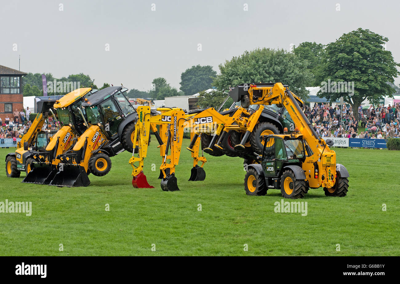 Lincolnshire, UK. 23rd June, 2016. Showers, Dancing JCB Diggers, Horse ...