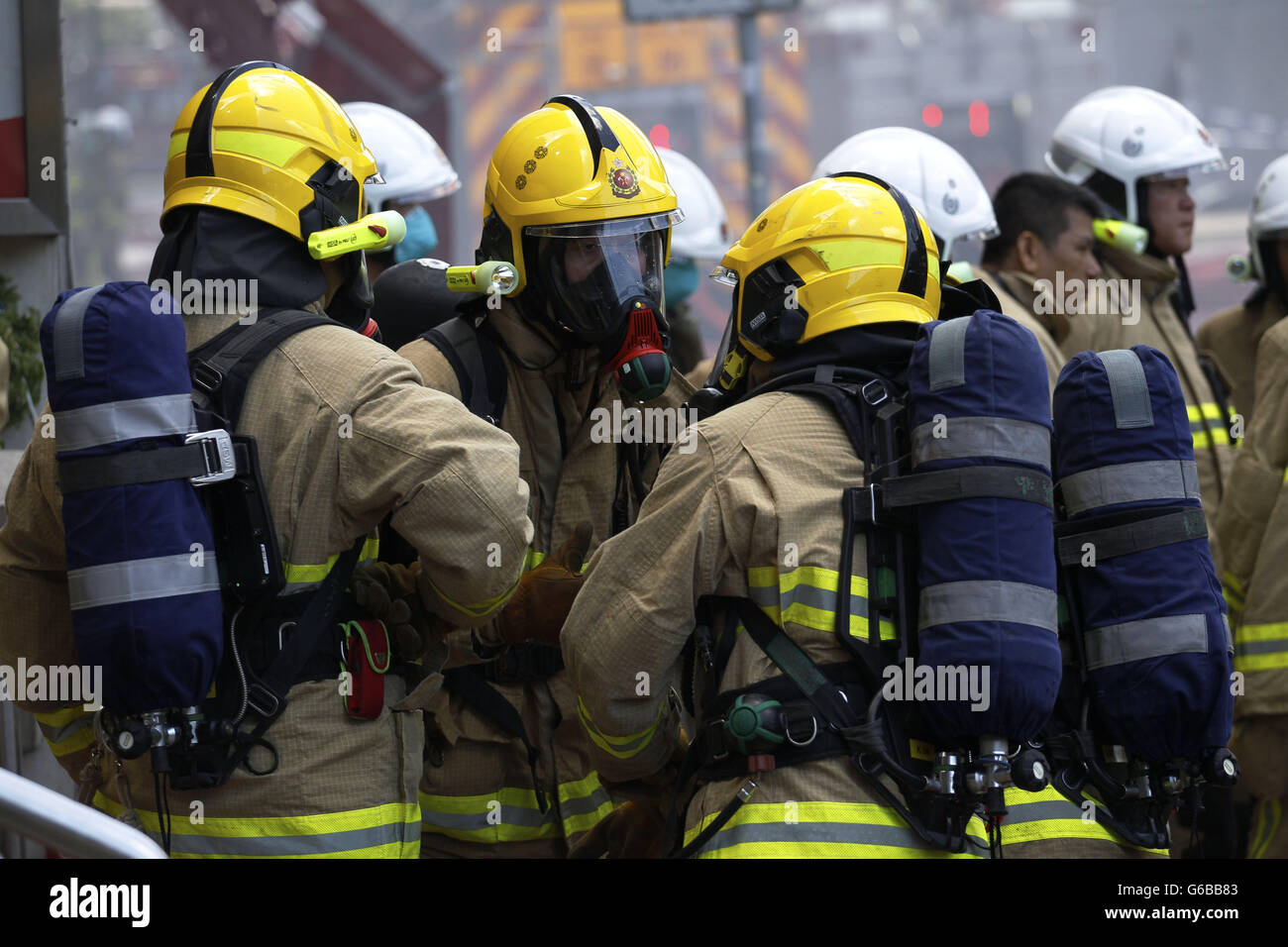 Firefighters in full protective gear briefing before entering the ...