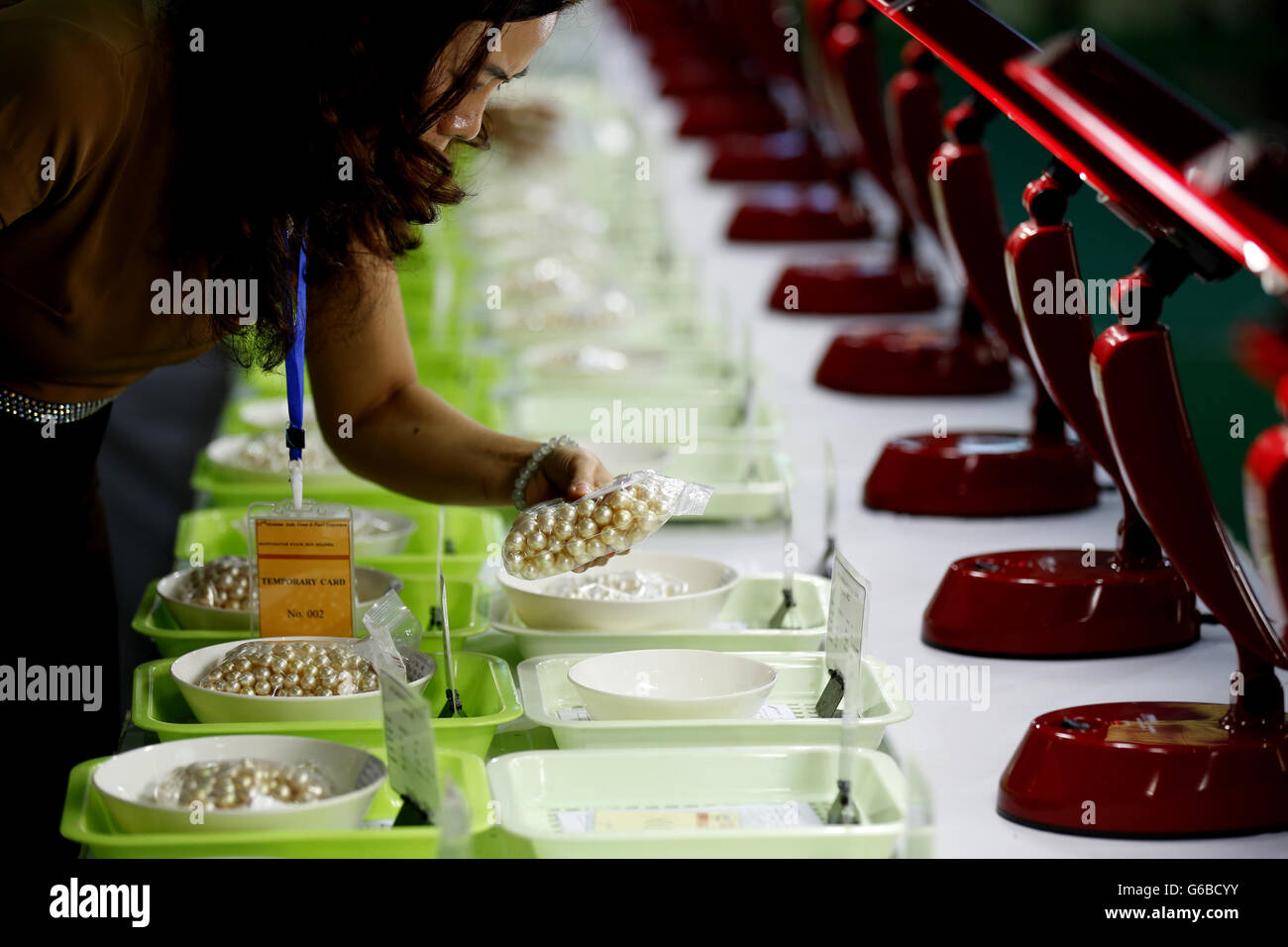 24 pearls hi-res stock photography and images - Alamy