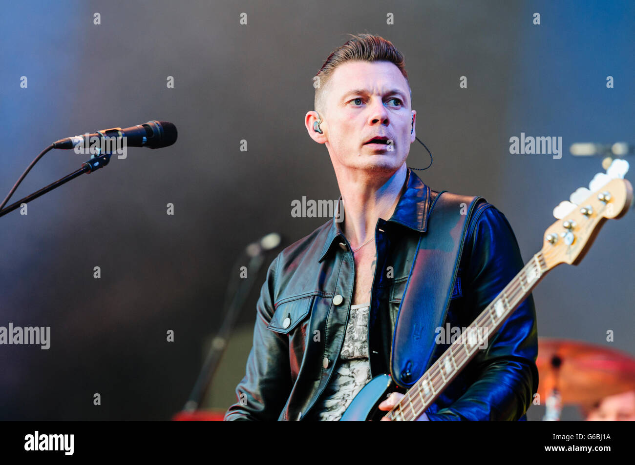 Belfast, Northern Ireland, UK. 29th June, 2016. Bass player Richard ...