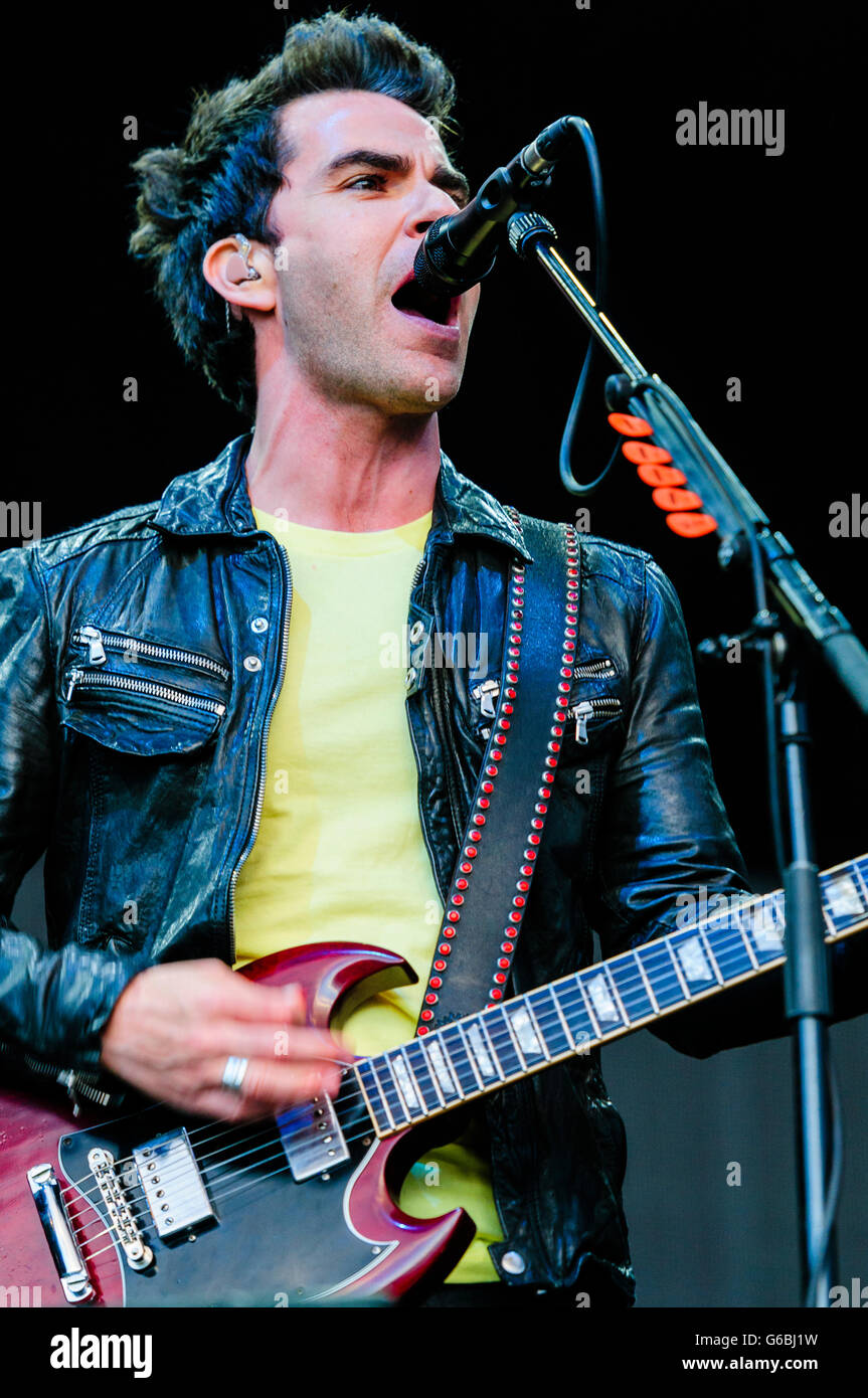 Lead singer band stereophonics hi-res stock photography and images - Alamy