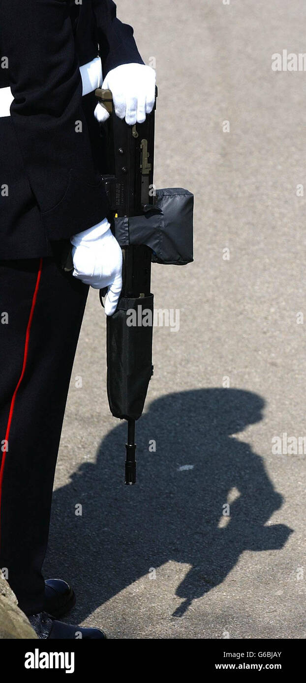 A guard honour lines path st marys church hi-res stock photography and ...