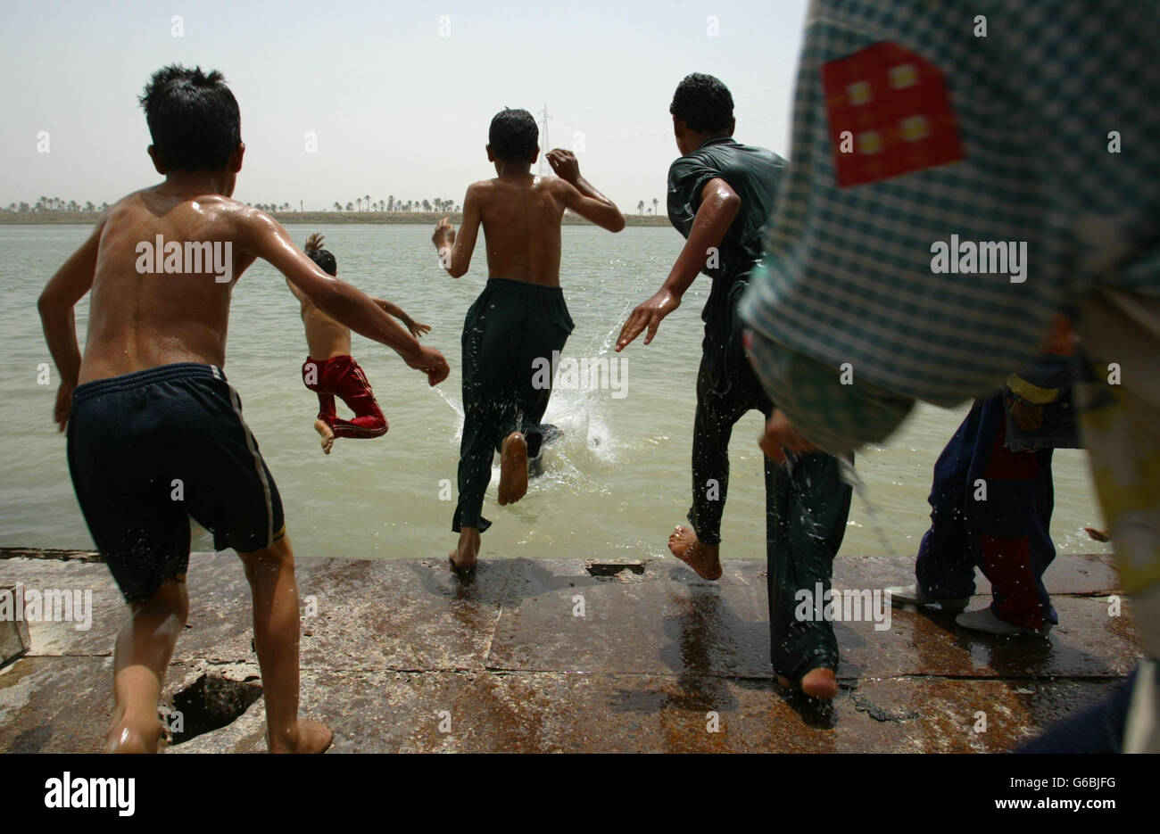 Iraq War Euphrates swimming Stock Photo - Alamy
