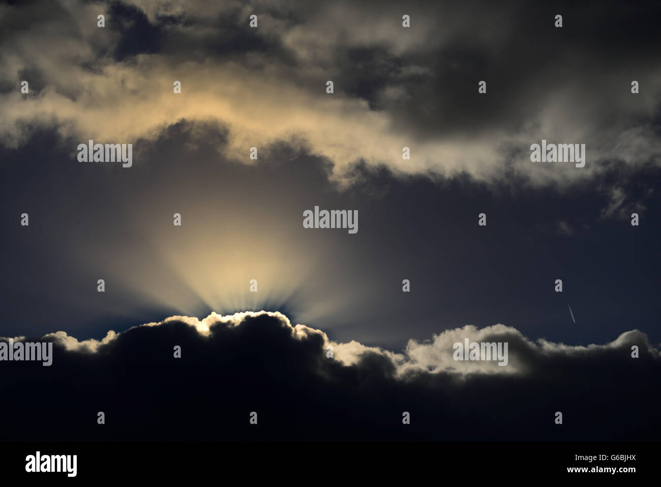 Sunrays from behind clouds hi-res stock photography and images - Alamy