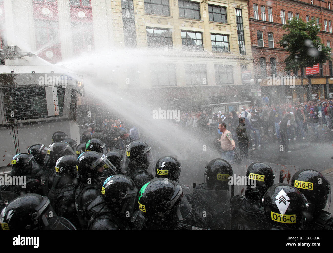 Police clash with protestors hi-res stock photography and images - Alamy