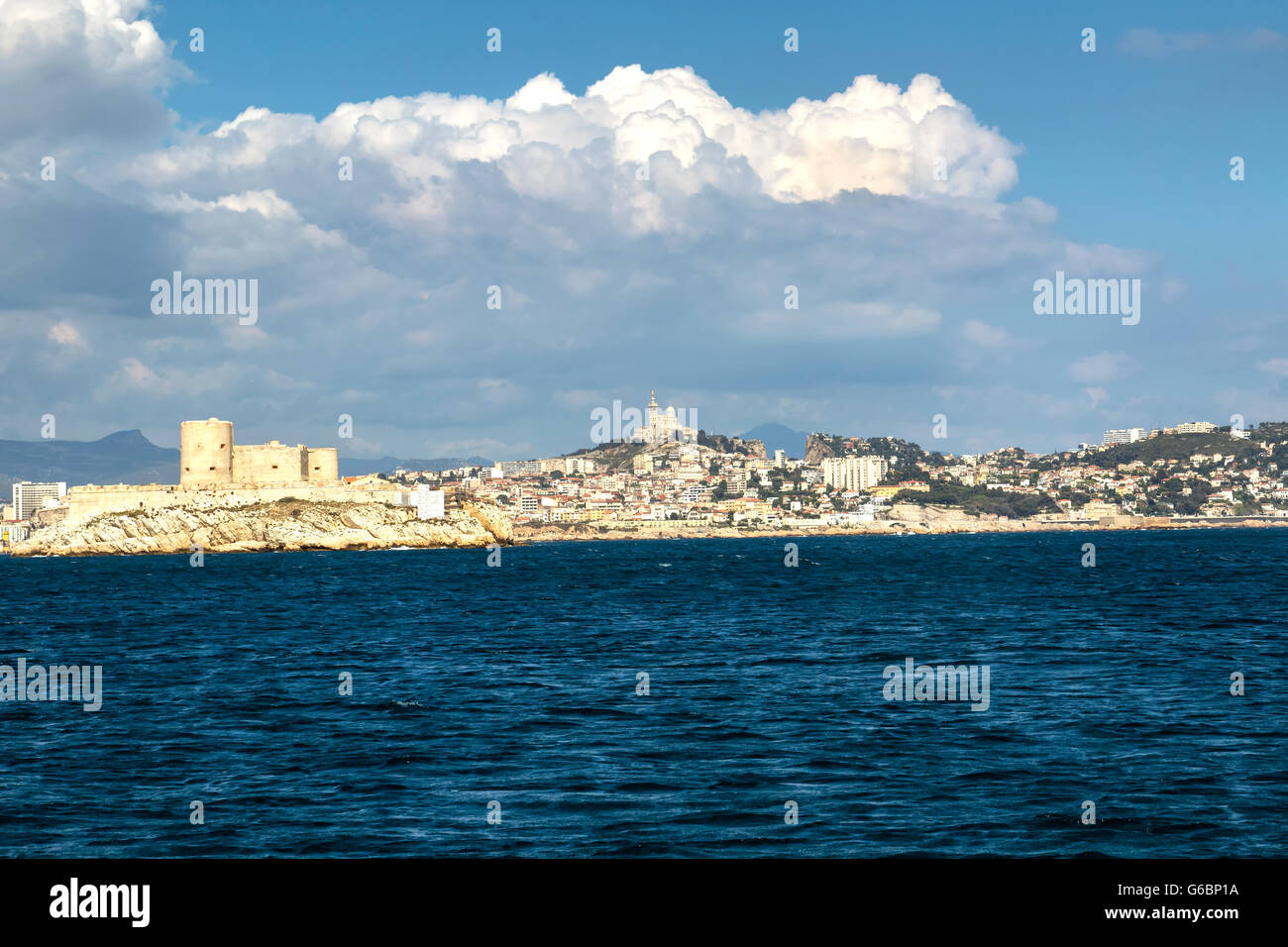 Marseille skyline hi-res stock photography and images - Alamy