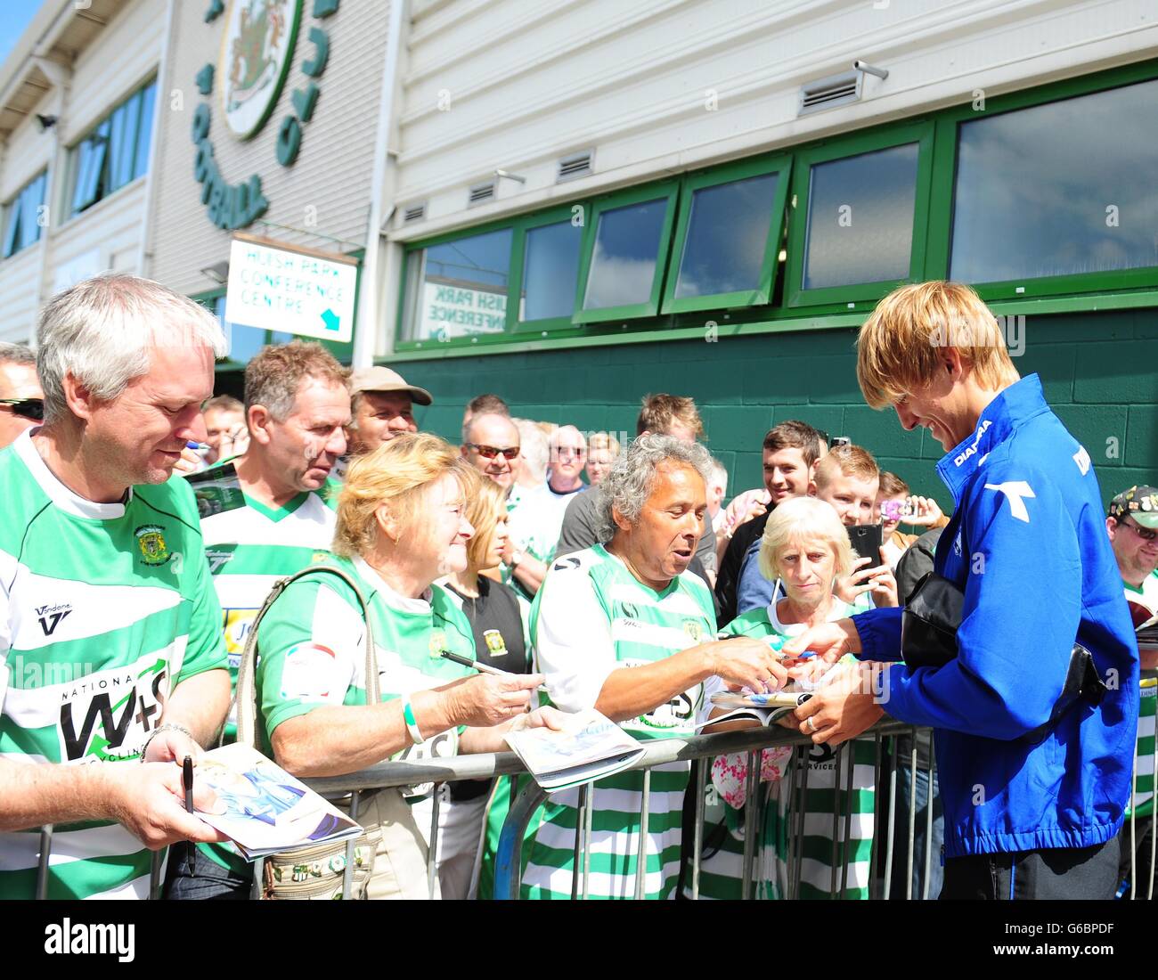 Dan burn english football hi-res stock photography and images - Alamy