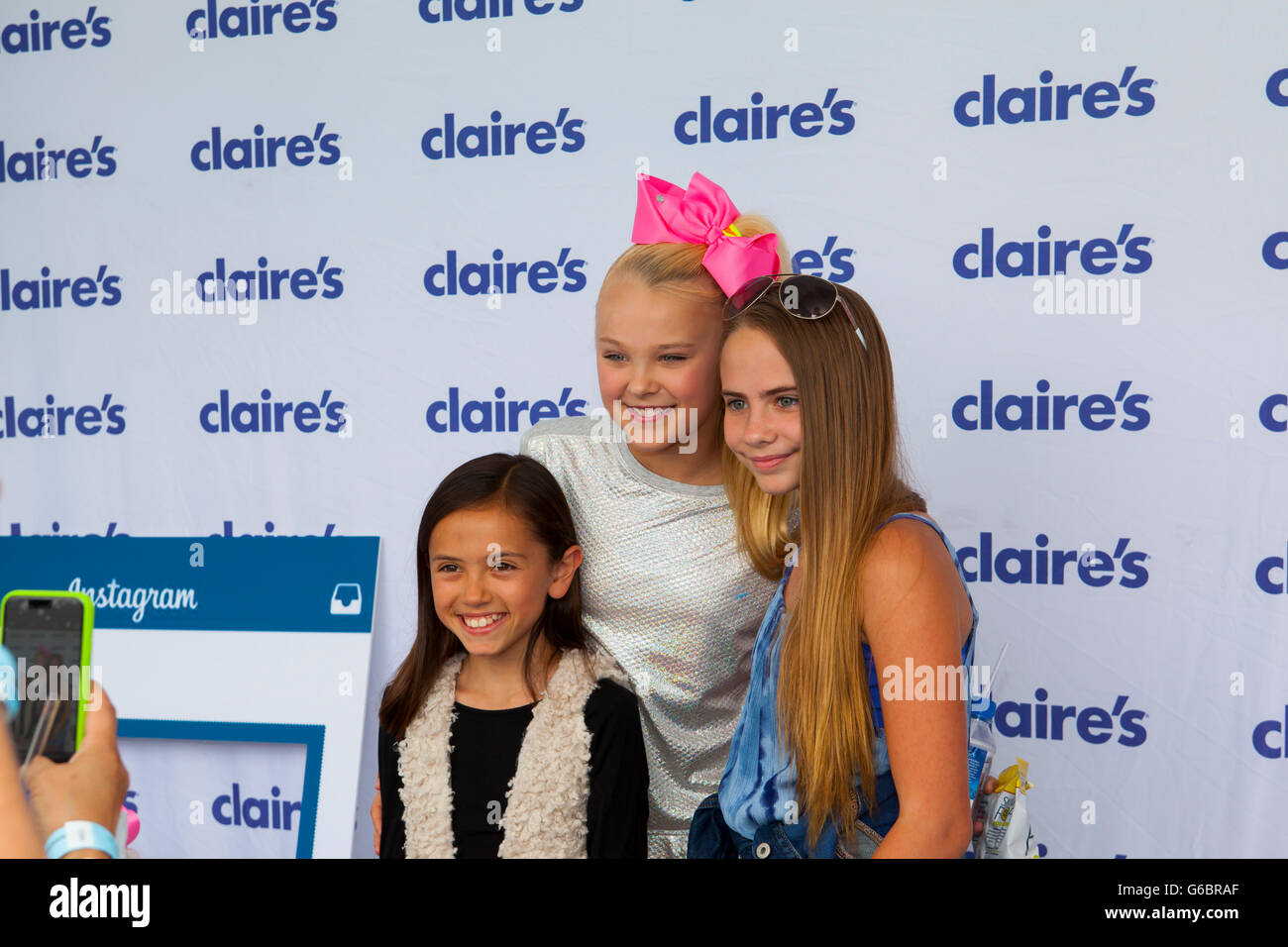 SANTA MONICA, CA - JUNE 11: Jojo Siwa attends the Ovarian Cancer ...