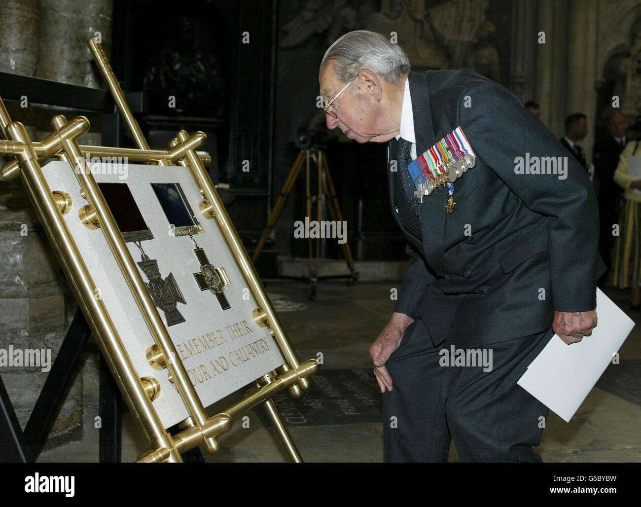 Queen unveils war memorial Stock Photo - Alamy
