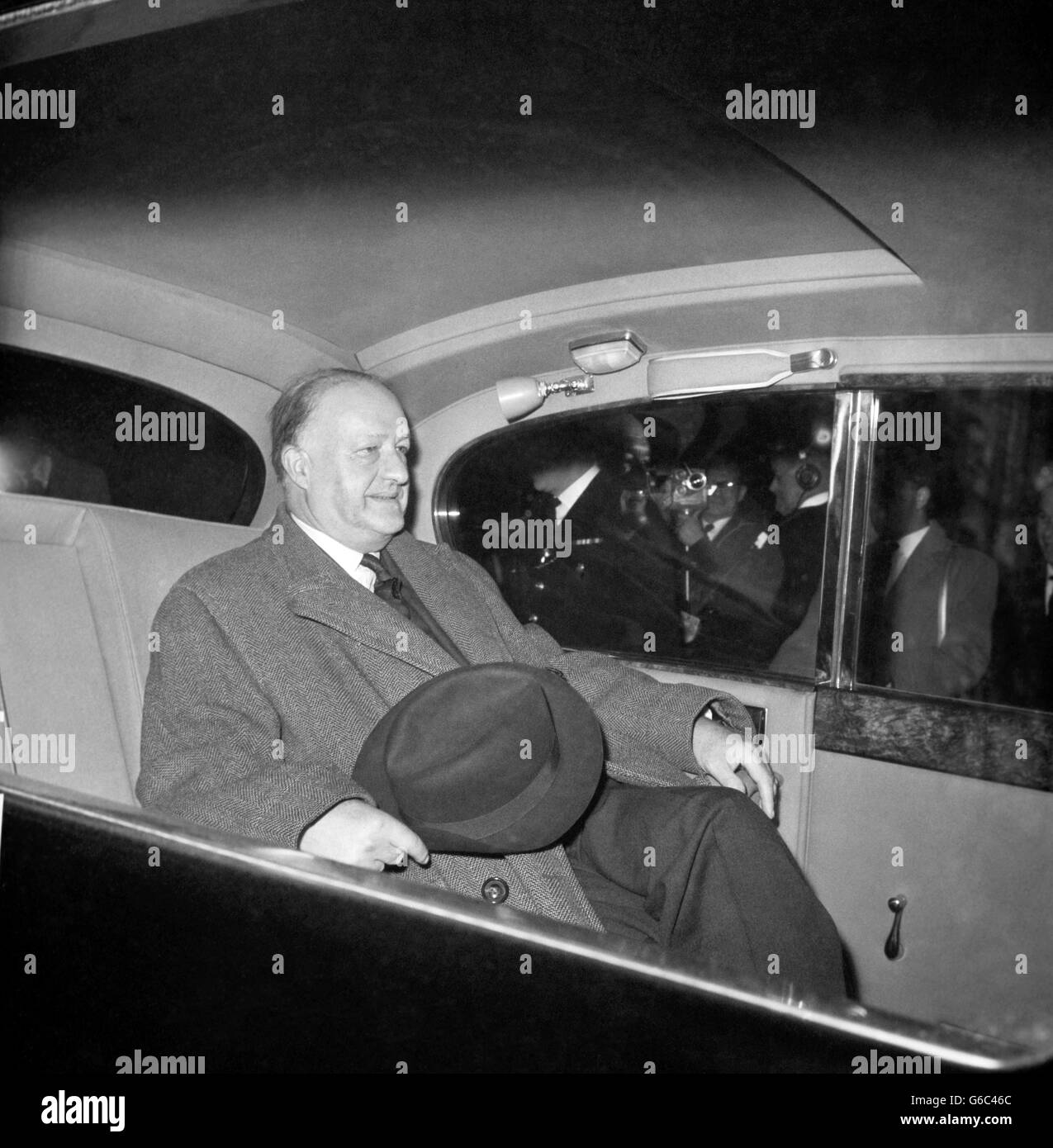 Acting prime minister r a butler leaves no 10 downing street hi-res ...