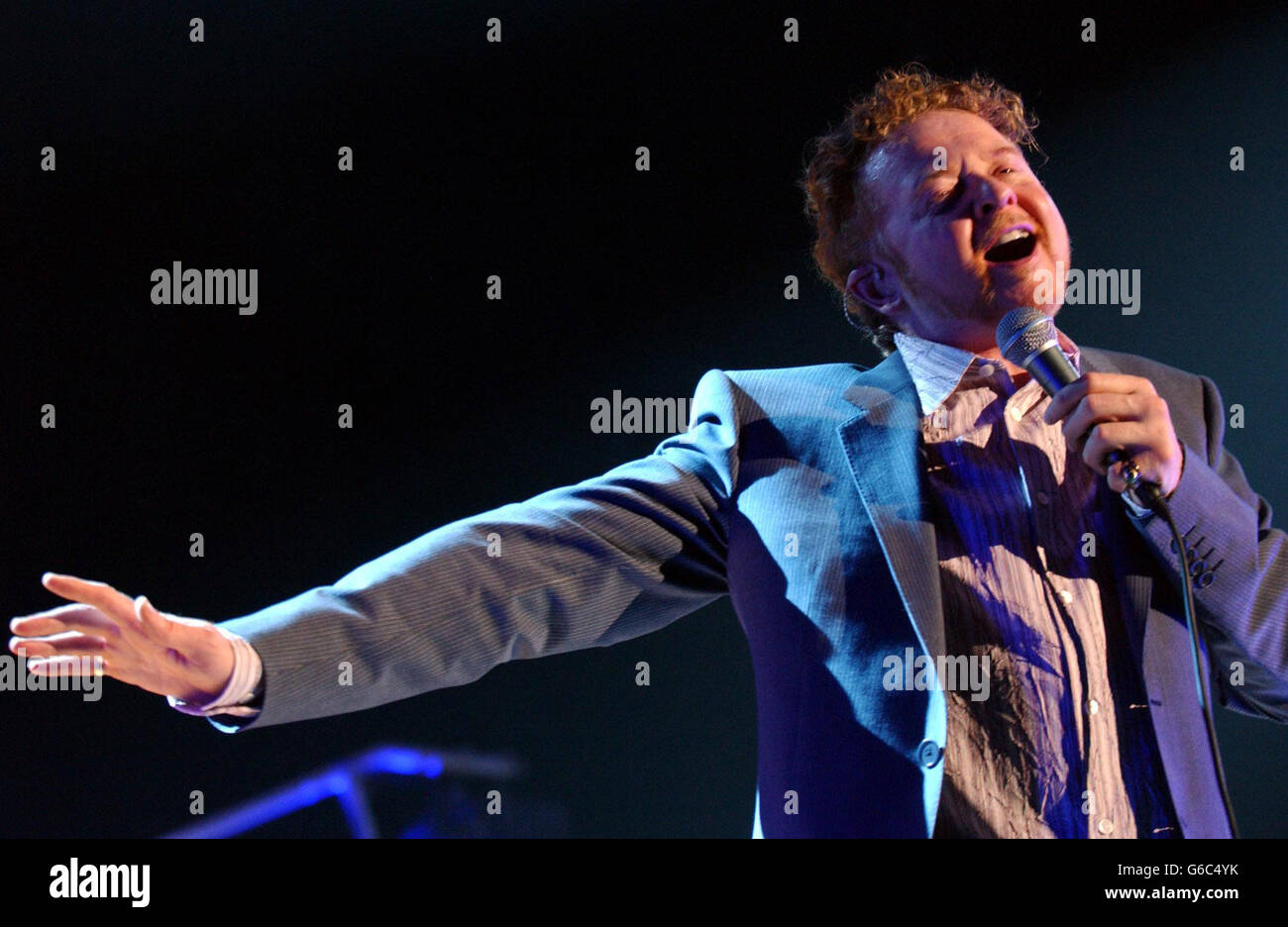 Simply red concert hi-res stock photography and images - Alamy